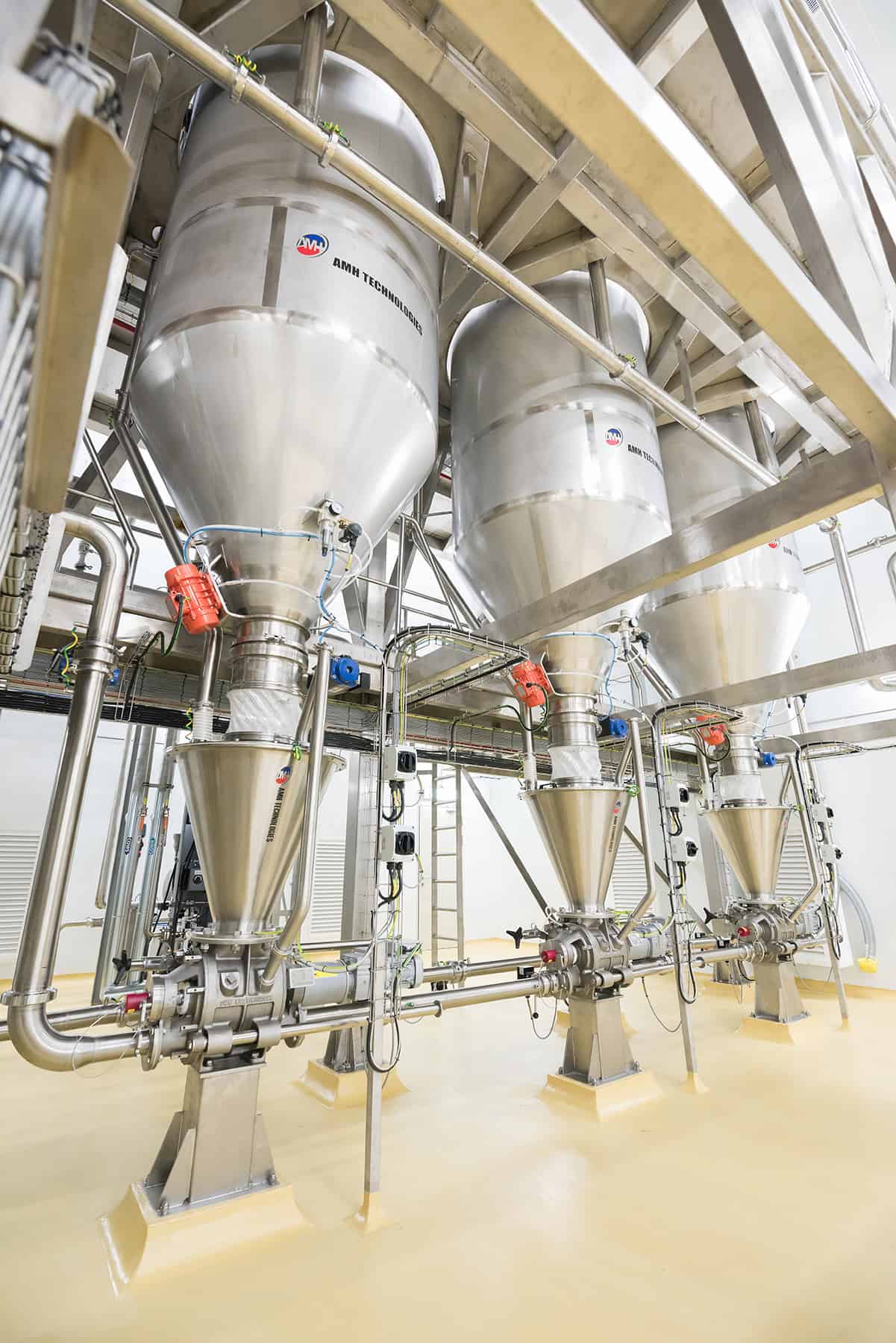 Pneumatic Conveying vs. Pipe Chain Conveying - AMH Technologies